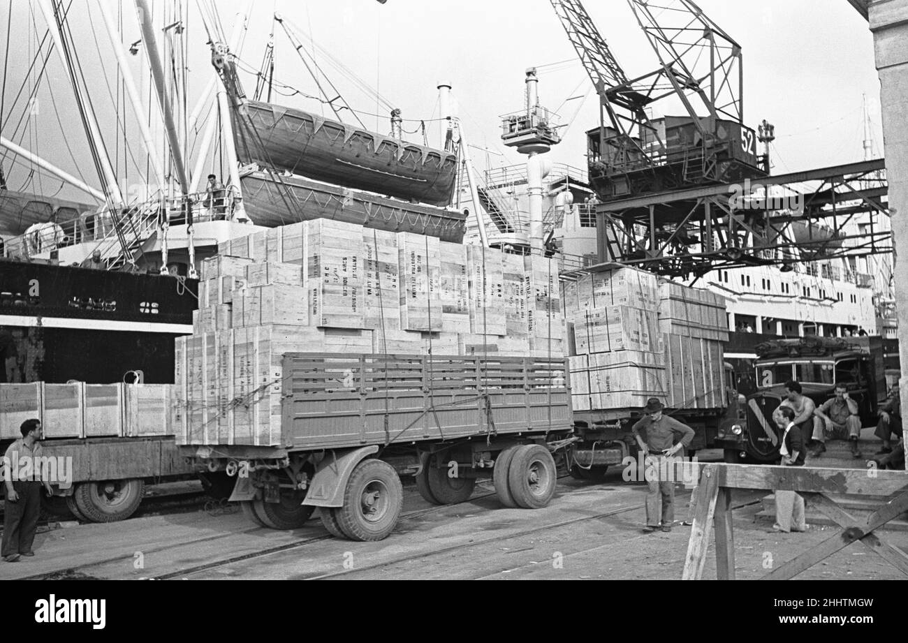 1950s lorries hi-res stock photography and images - Alamy