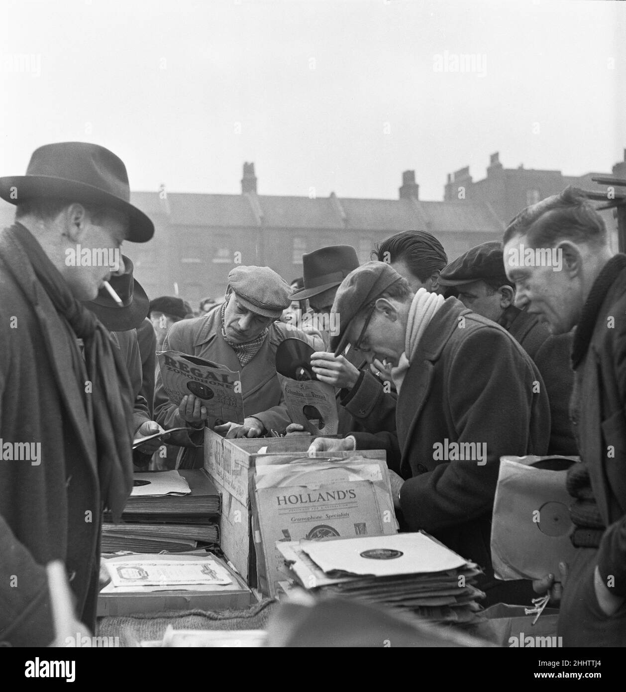 Customers at the secondhand gramophone record stall at the flea market ...