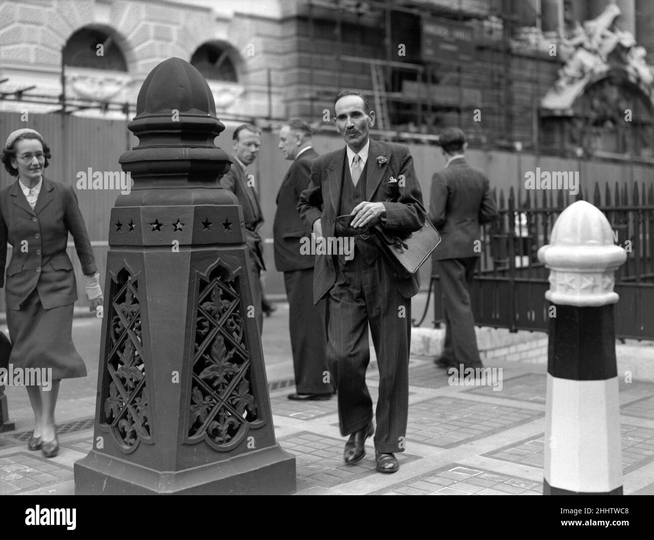 William James Skardon outside the Old Bailey, attending the Marshall ...