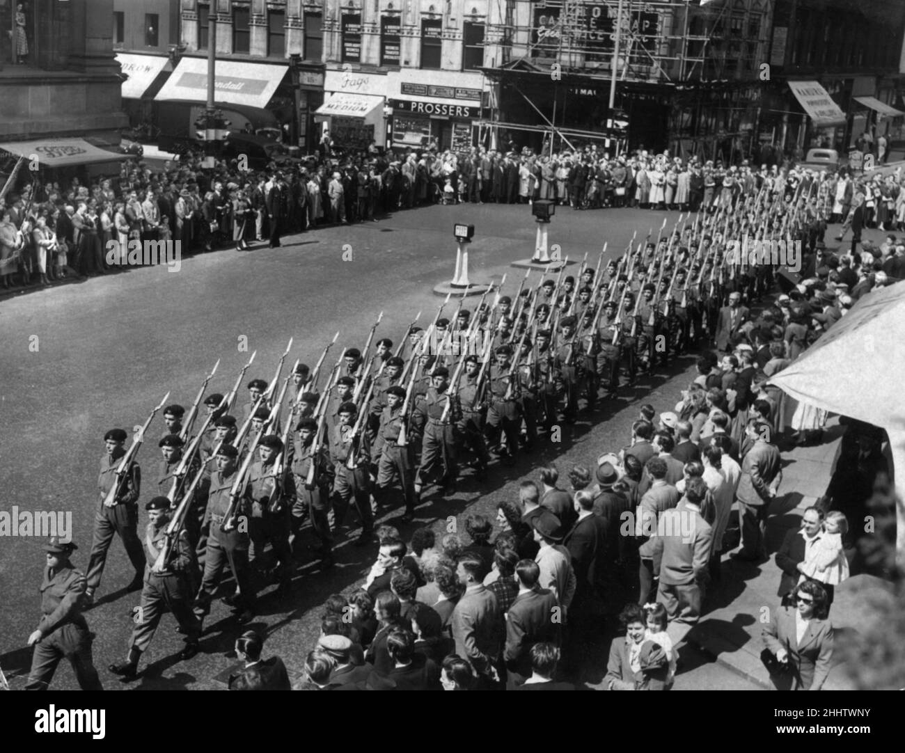Men of the Manchester Regiment with bayonets fixed march into Cross ...