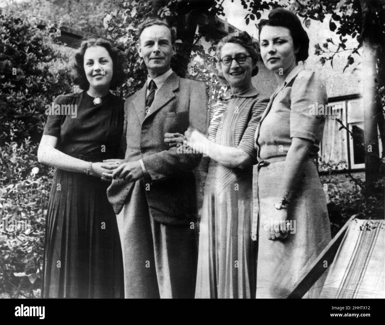 Family picture of the Marshalls, l-r, Doreen, the missing girl, her ...