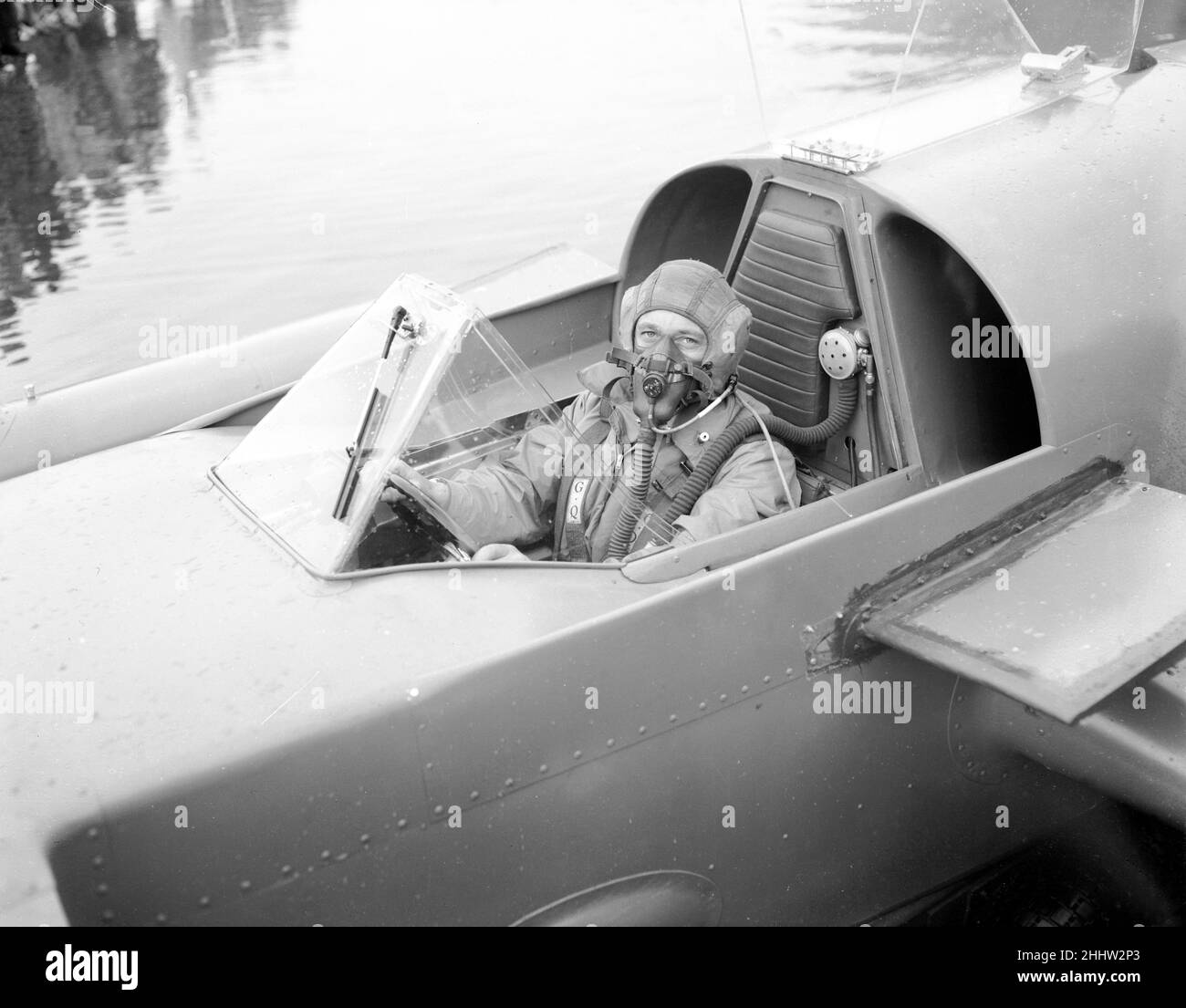 Donald Campbell breaks the Water Speed Record in Bluebird K7 on ...