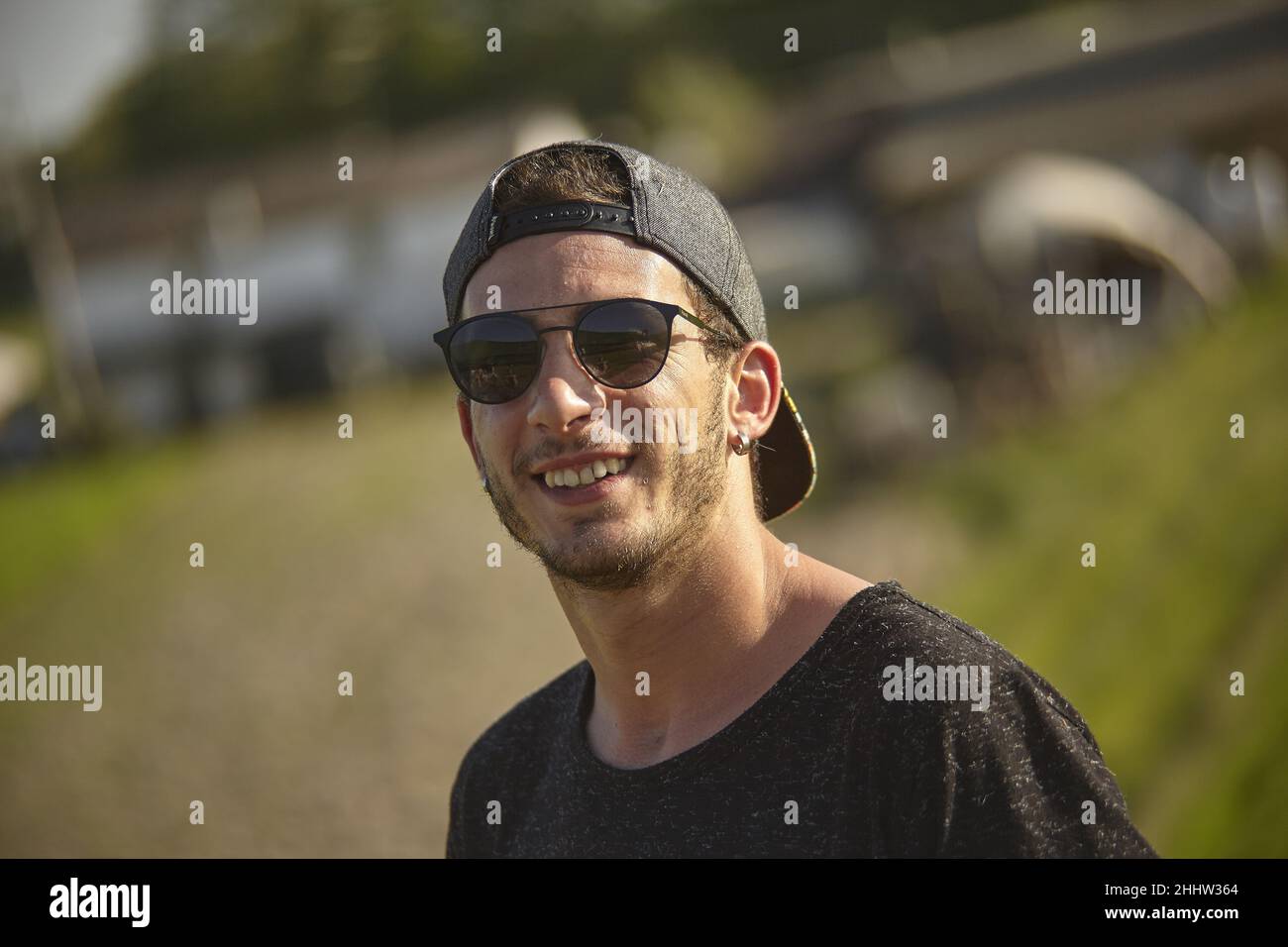 Backwards baseball hat hi-res stock photography and images - Alamy