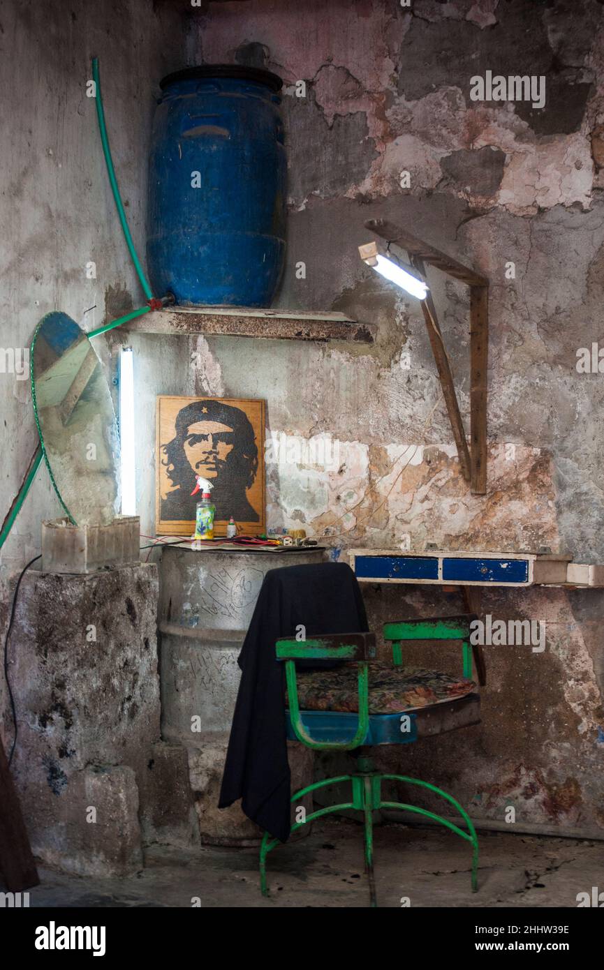 Drawing of Cuban Revolutionary hero Che Guevara in a barbershop in ...