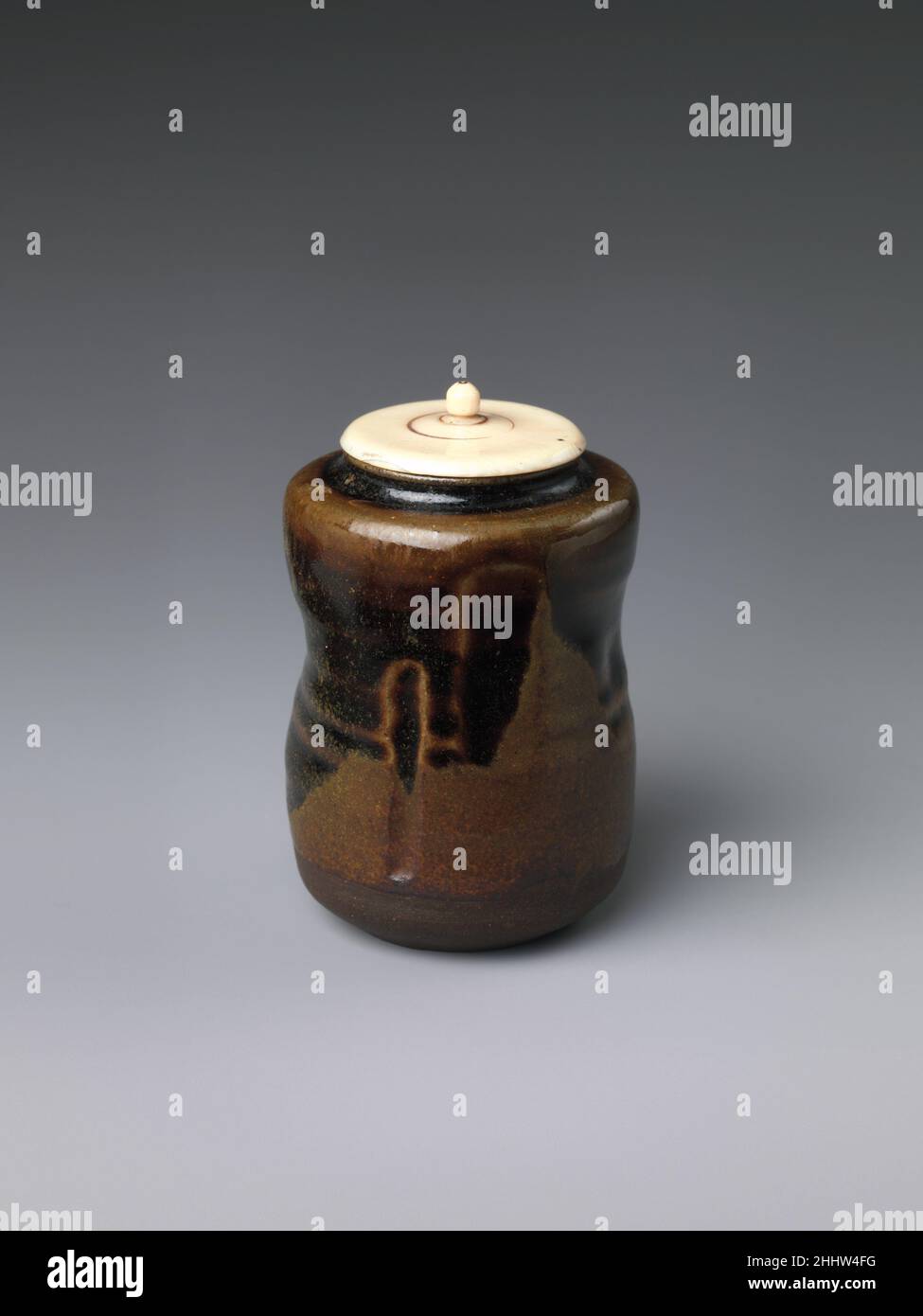 Tea caddy 17th century Japan. Tea caddy 52206 Stock Photo - Alamy