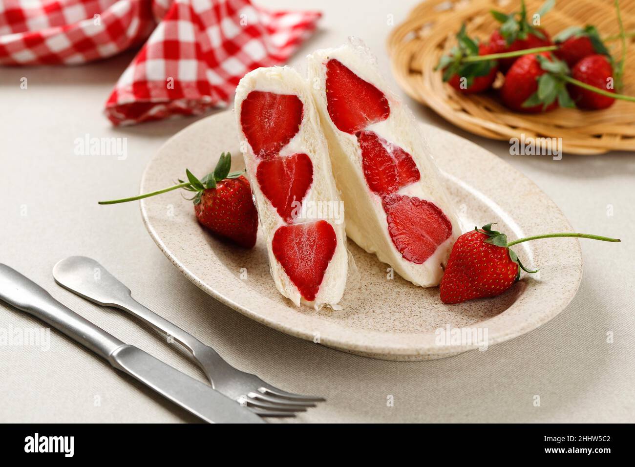 Fruit sando hi-res stock photography and images - Alamy