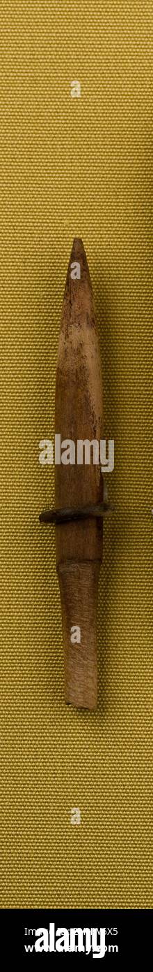 Arrowhead ca. 3100–2900 B.C. Early Dynastic Period. Arrowhead. ca. 3100 ...