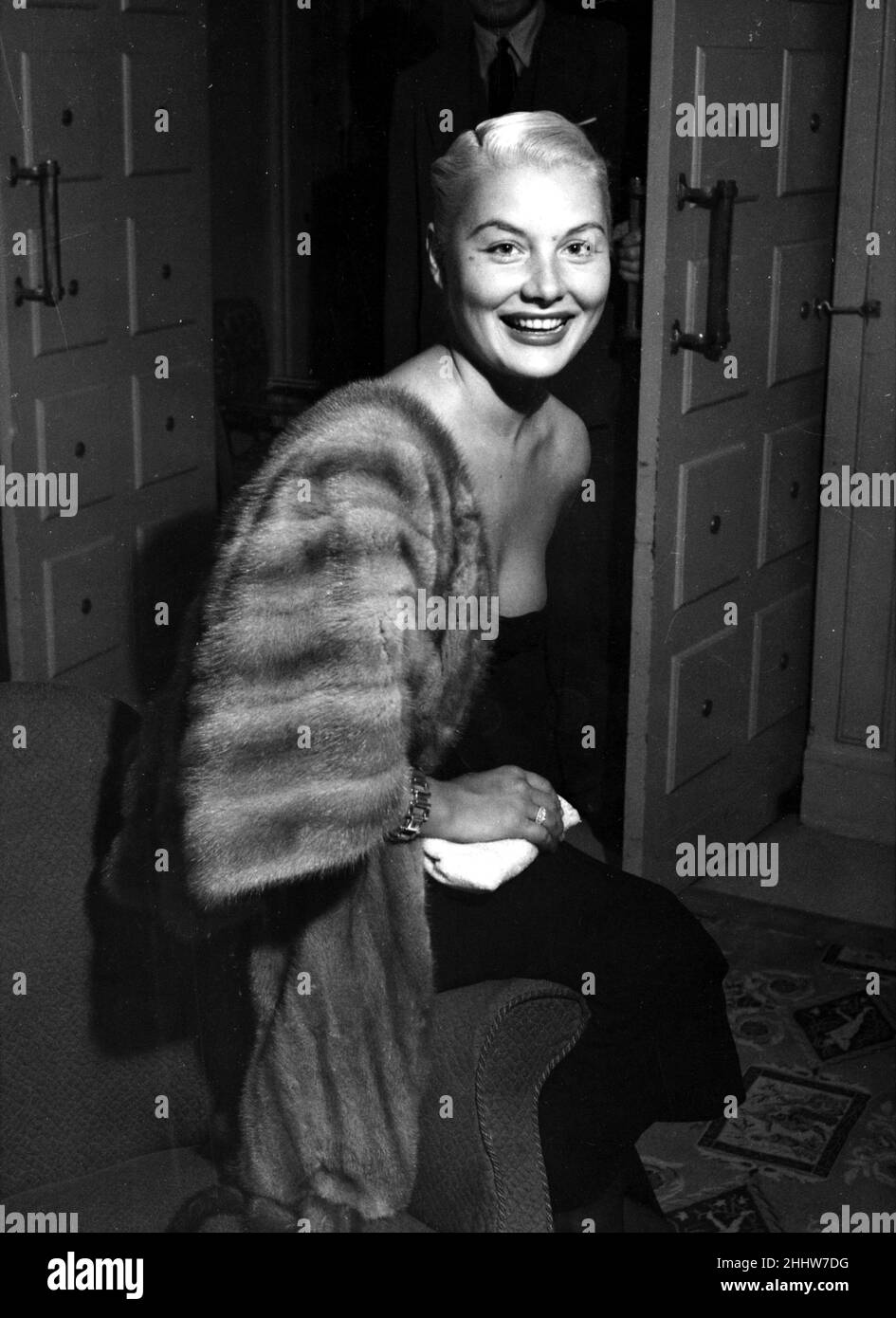 American film actress Barbara Payton in her hotel room in London. 25th ...