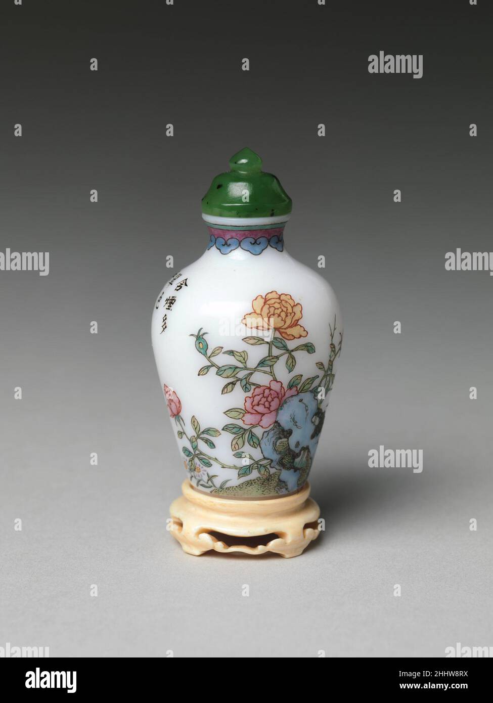 Snuff containers hi-res stock photography and images - Alamy