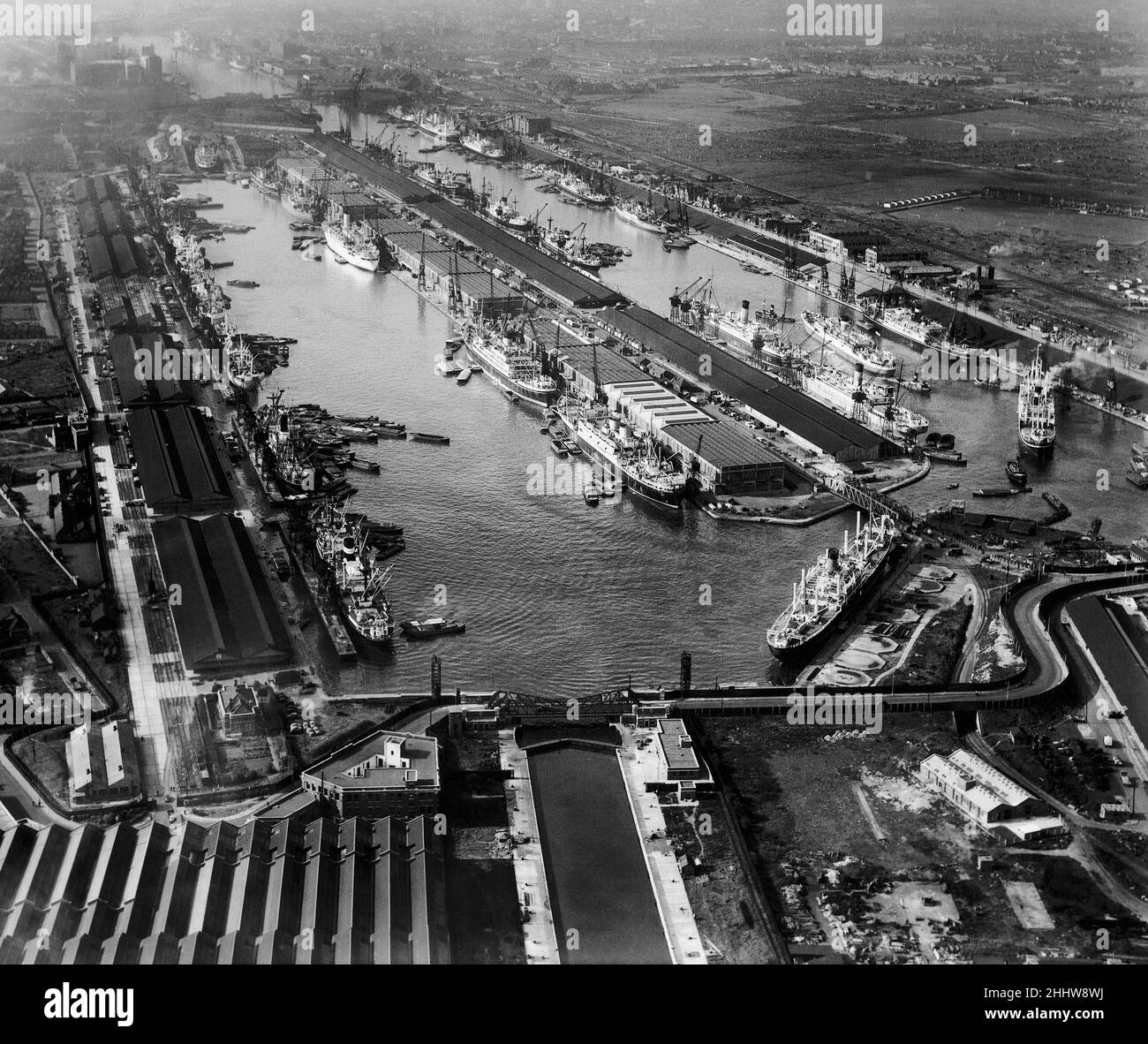 Docks london 1950's Black and White Stock Photos & Images - Alamy