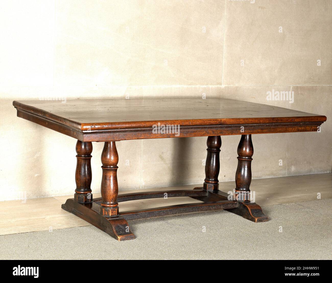 Oblong table hi-res stock photography and images - Alamy