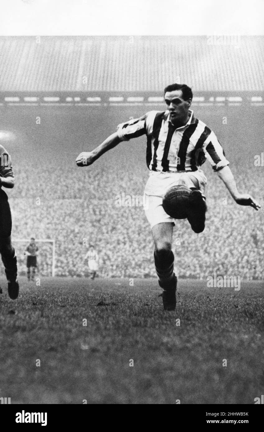 George Lee (4 June 1919 - 1 April 1991) was an English footballer who ...