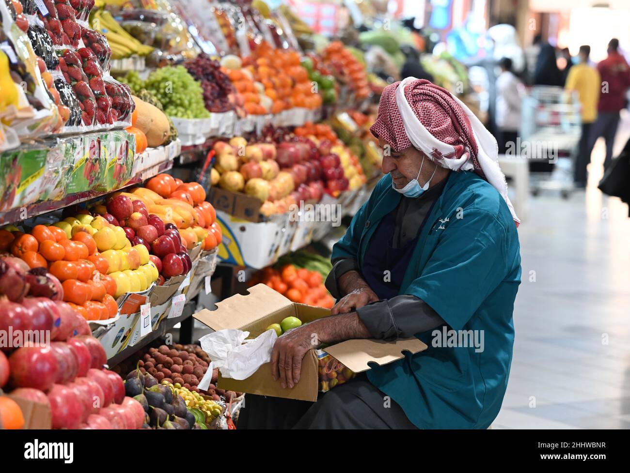 Kuwait City, Kuwait. 25th Jan, 2022. A vendor arranges fruits at Al ...