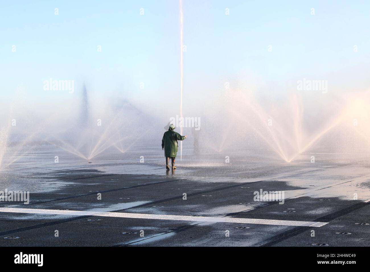 220121-N-VJ326-1018 PACIFIC OCEAN (Jan. 21, 2022) – Amphibious assault ...