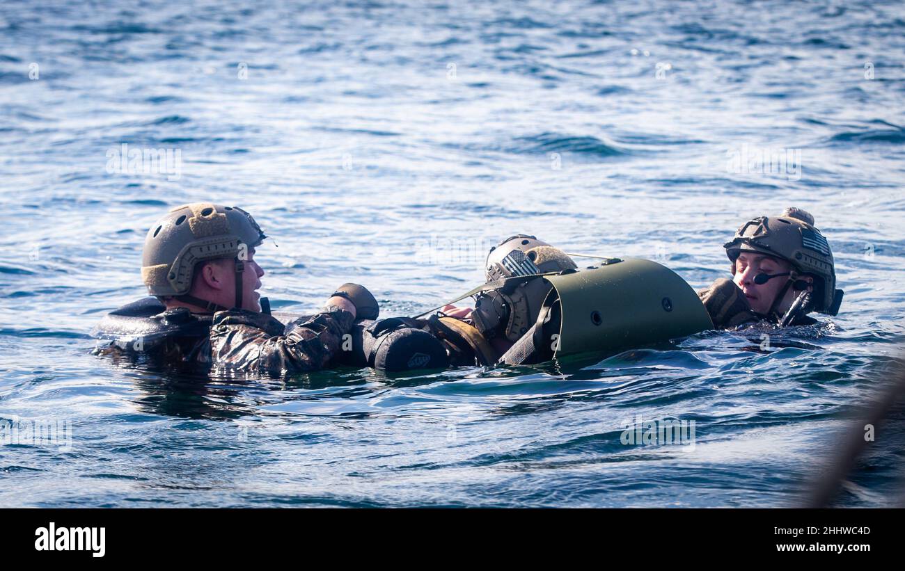 U.S. Marines with Force Company, 2d Reconnaissance Battalion, 2d Marine ...