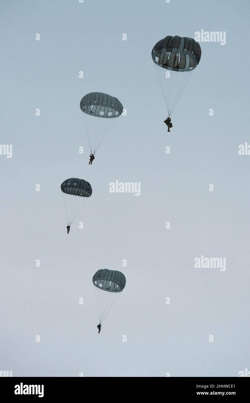 U.S. Air Force tactical air control party (TACP) specialists assigned ...