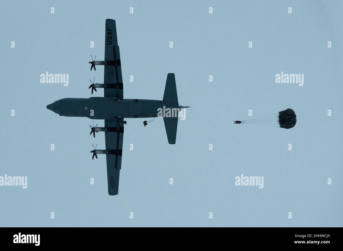 U.S. Air Force tactical air control party (TACP) specialists assigned ...