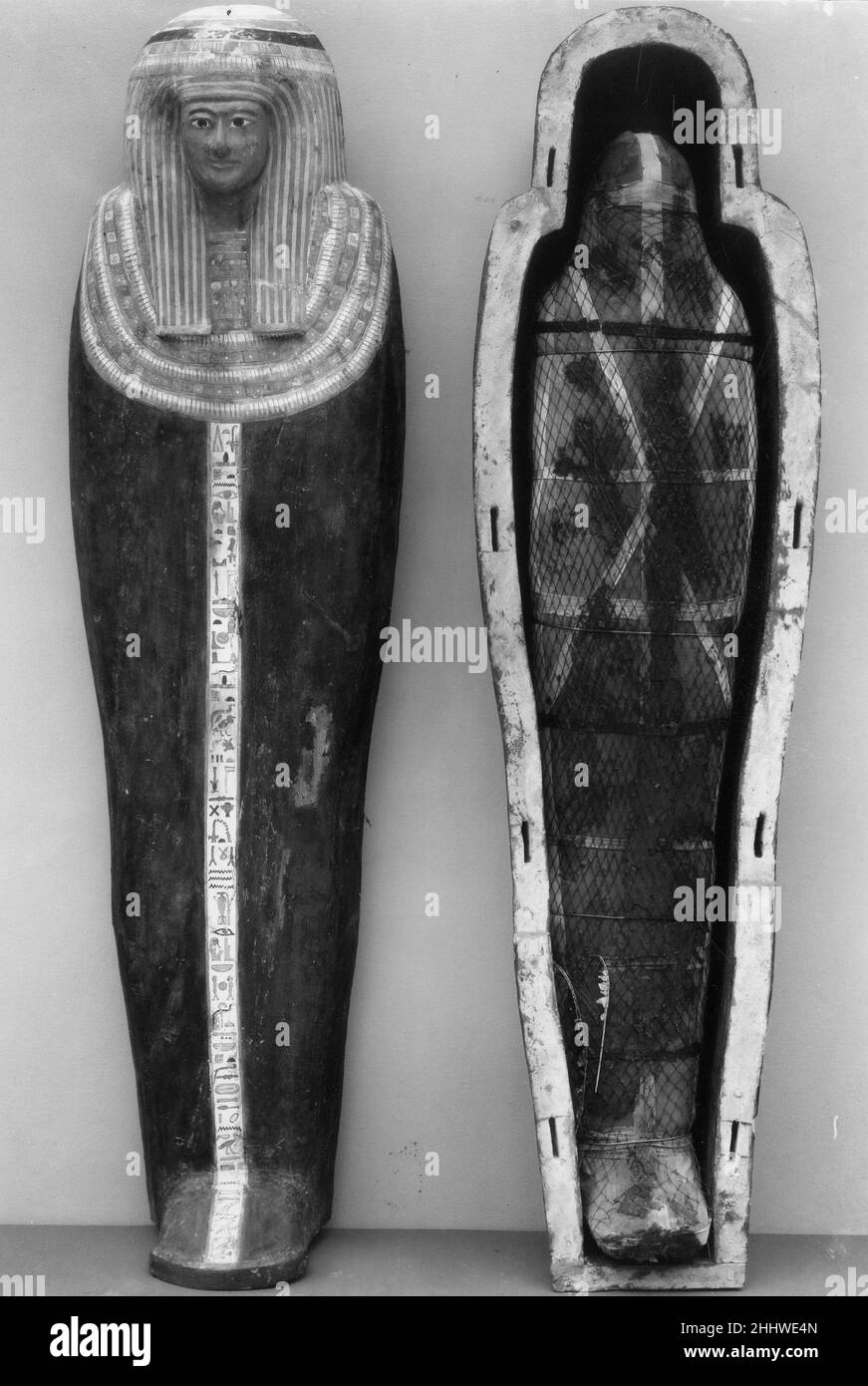 Mummification linen Black and White Stock Photos & Images - Alamy