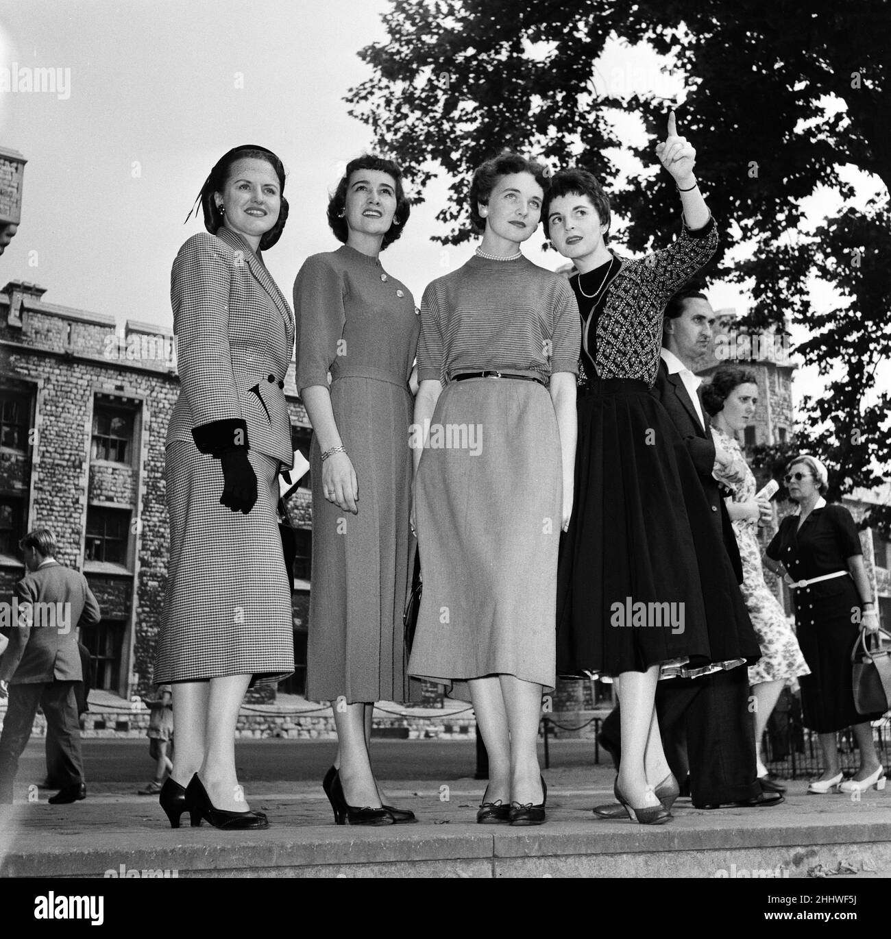 Members of the Salt Lake Mormon Choir pay a visit to the Tower of ...
