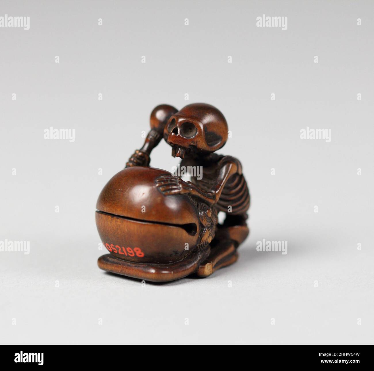 Netsuke of Skeleton with a Drum 19th century Japan. Netsuke of Skeleton ...