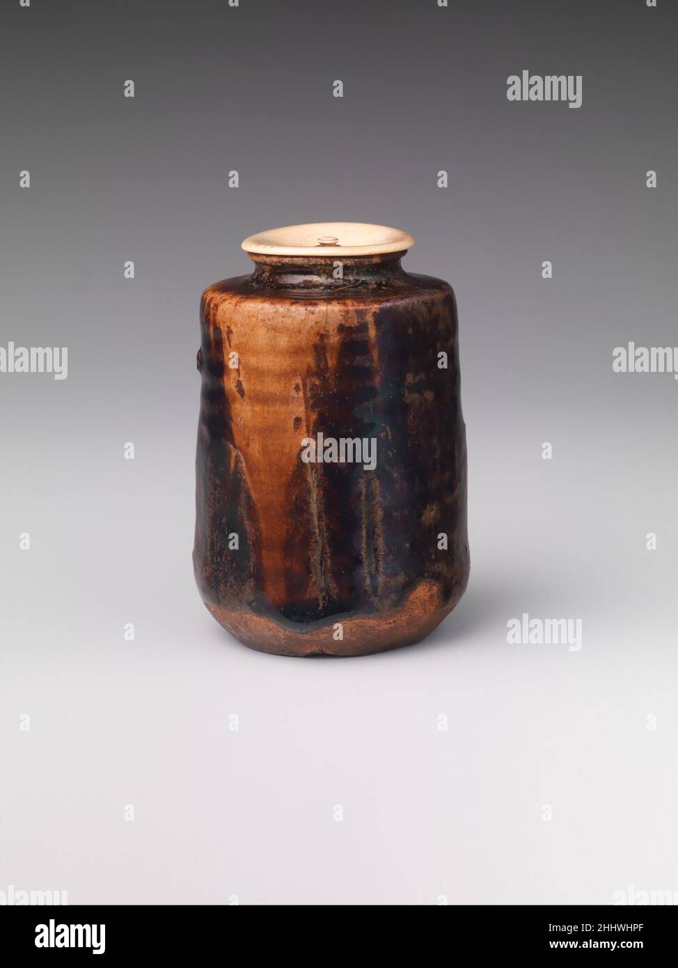 Tea jar ca. 1500 Japan. Tea jar 63121 Stock Photo - Alamy