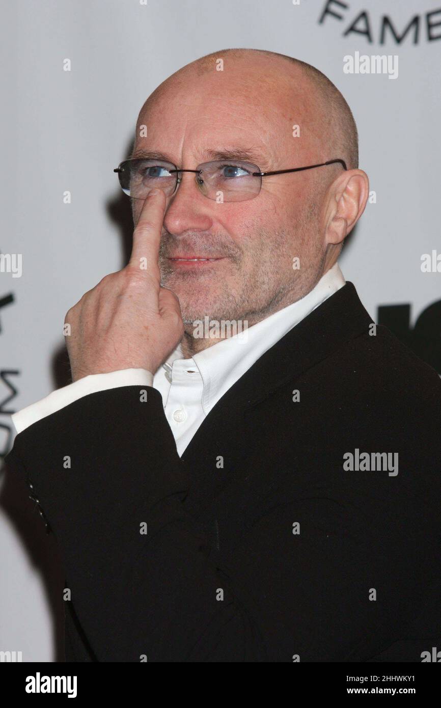 Phil Collins attends The 25th Annual Rock and Roll Hall of Fame ...