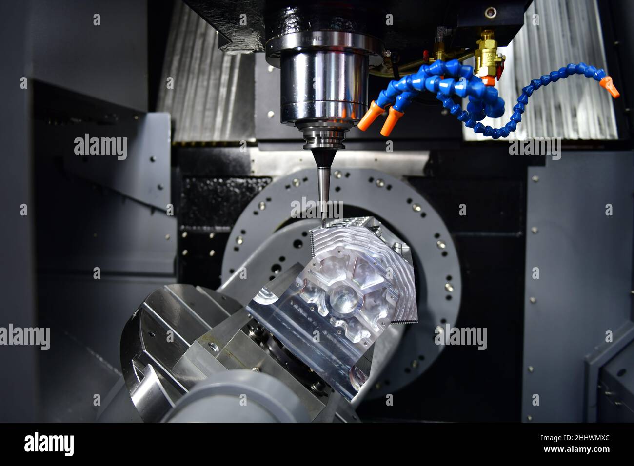 The 5-axis CNC mills machines for design configuration that utilizes a ...