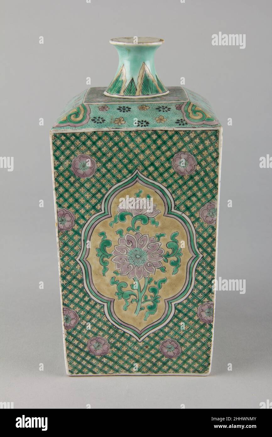 Square vase with floral patterns 19th century China. Square vase with ...