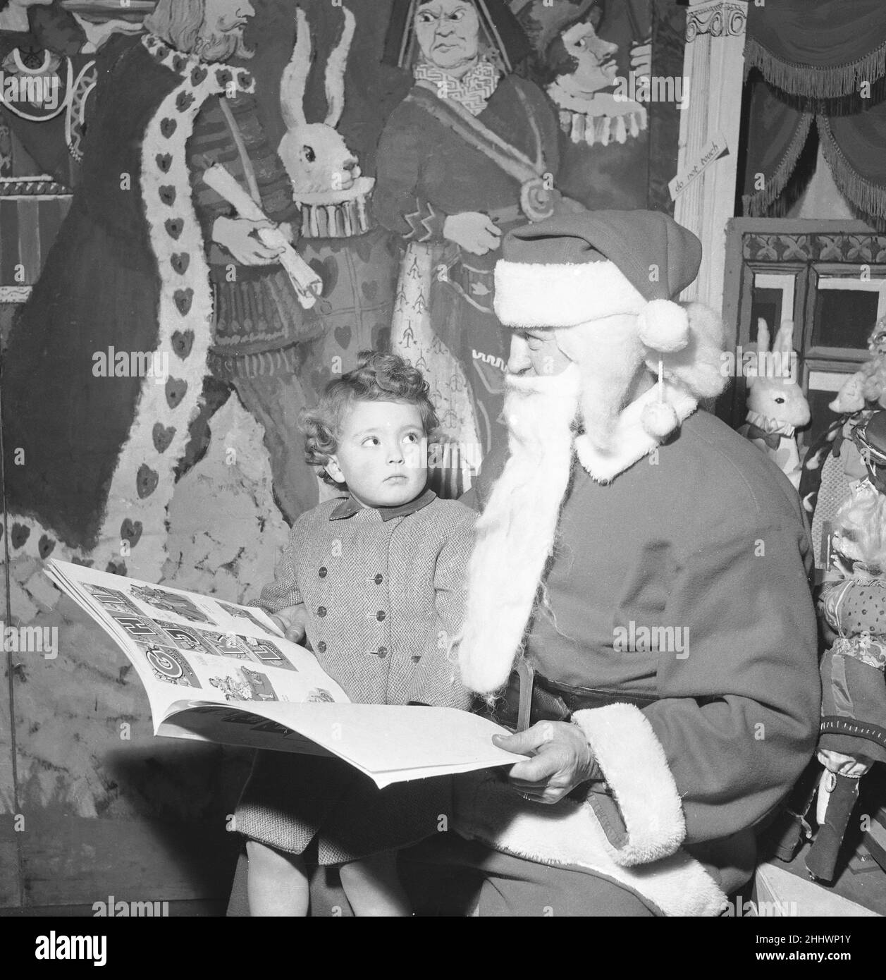 Father christmas grotto 1950s hi-res stock photography and images - Alamy