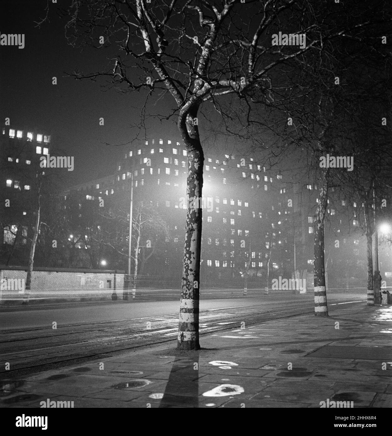 London Embankment at night. Circa 1955 Stock Photo - Alamy