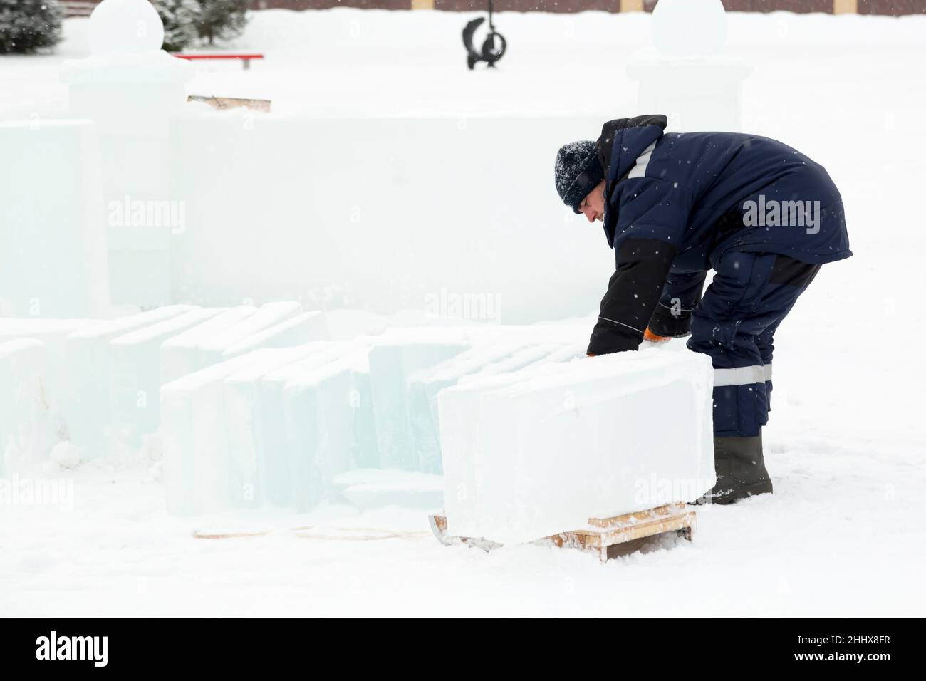 Man loading ice panels onto wooden sled Stock Photo - Alamy