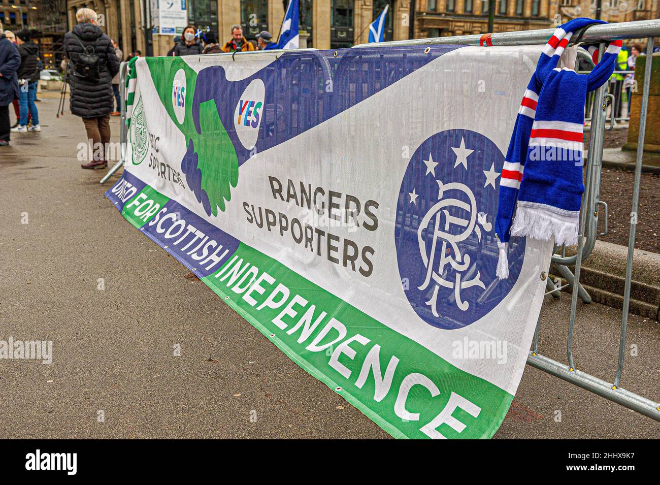 Rangers supporters hi-res stock photography and images - Alamy