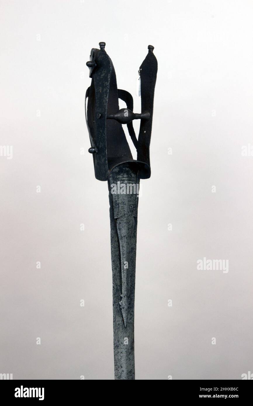 Dagger (Katar) 17th century Indian, Vijayanagara. Dagger (Katar) 31521 ...