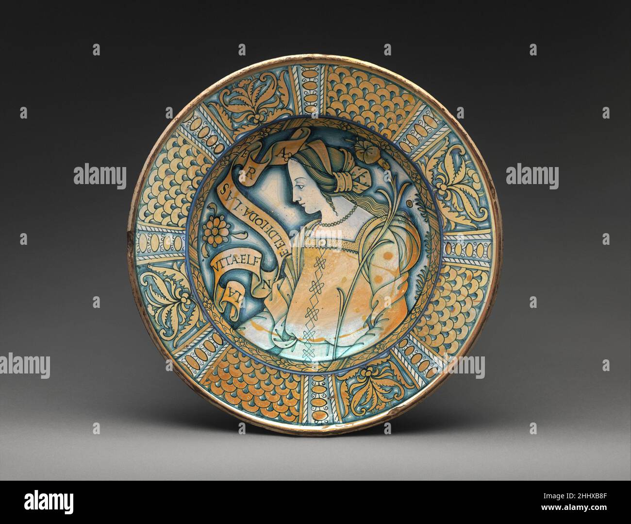 Dish with profile of a woman with Petrarchan verse ca. 1510–30 Italian ...