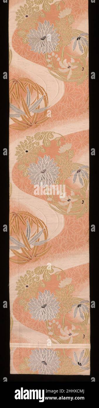 Large floral roundels hi-res stock photography and images - Alamy