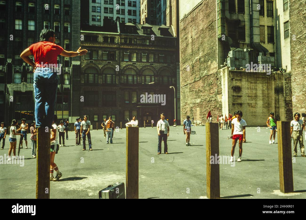 Harlem street scene nyc hi-res stock photography and images - Alamy