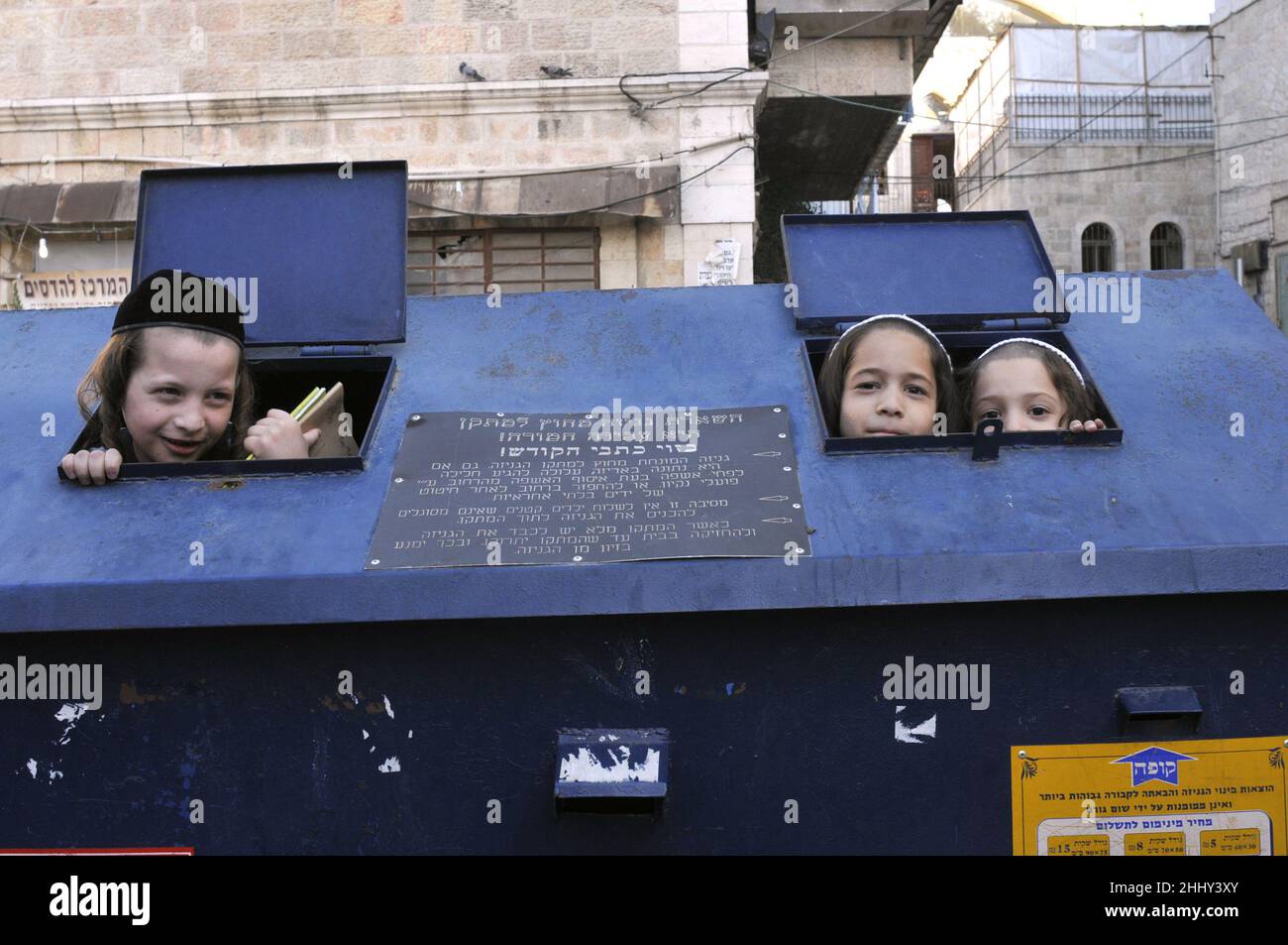 Ultra orthodox jewish children hi-res stock photography and images - Alamy