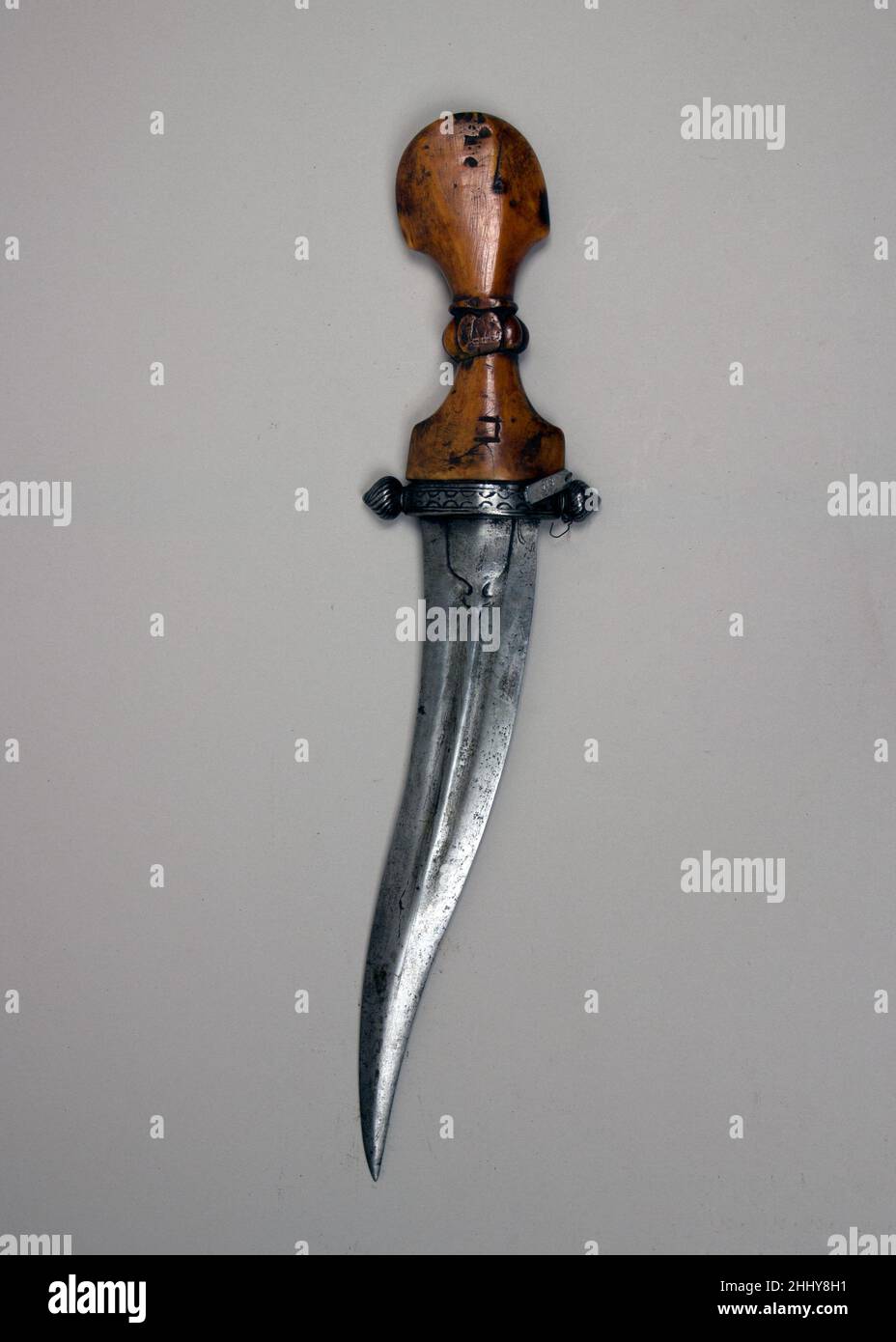 Indian dagger hi-res stock photography and images - Alamy