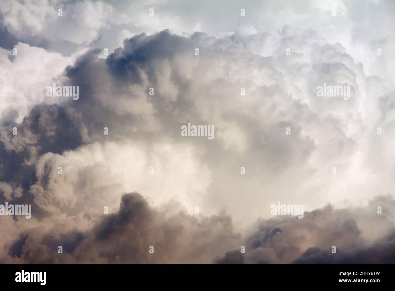 Huge rain cloud hi-res stock photography and images - Alamy