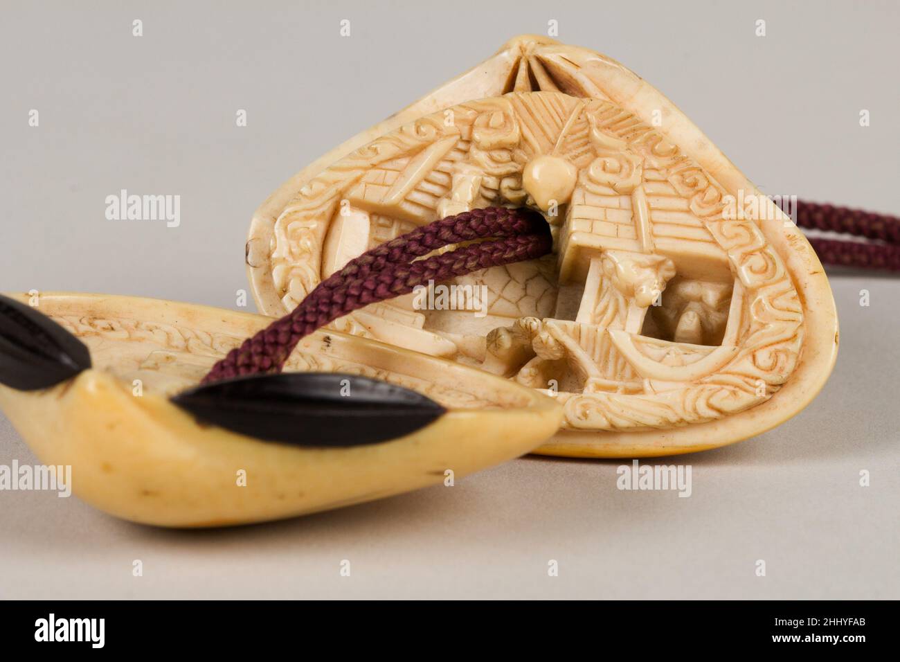 Netsuke form hi-res stock photography and images - Alamy