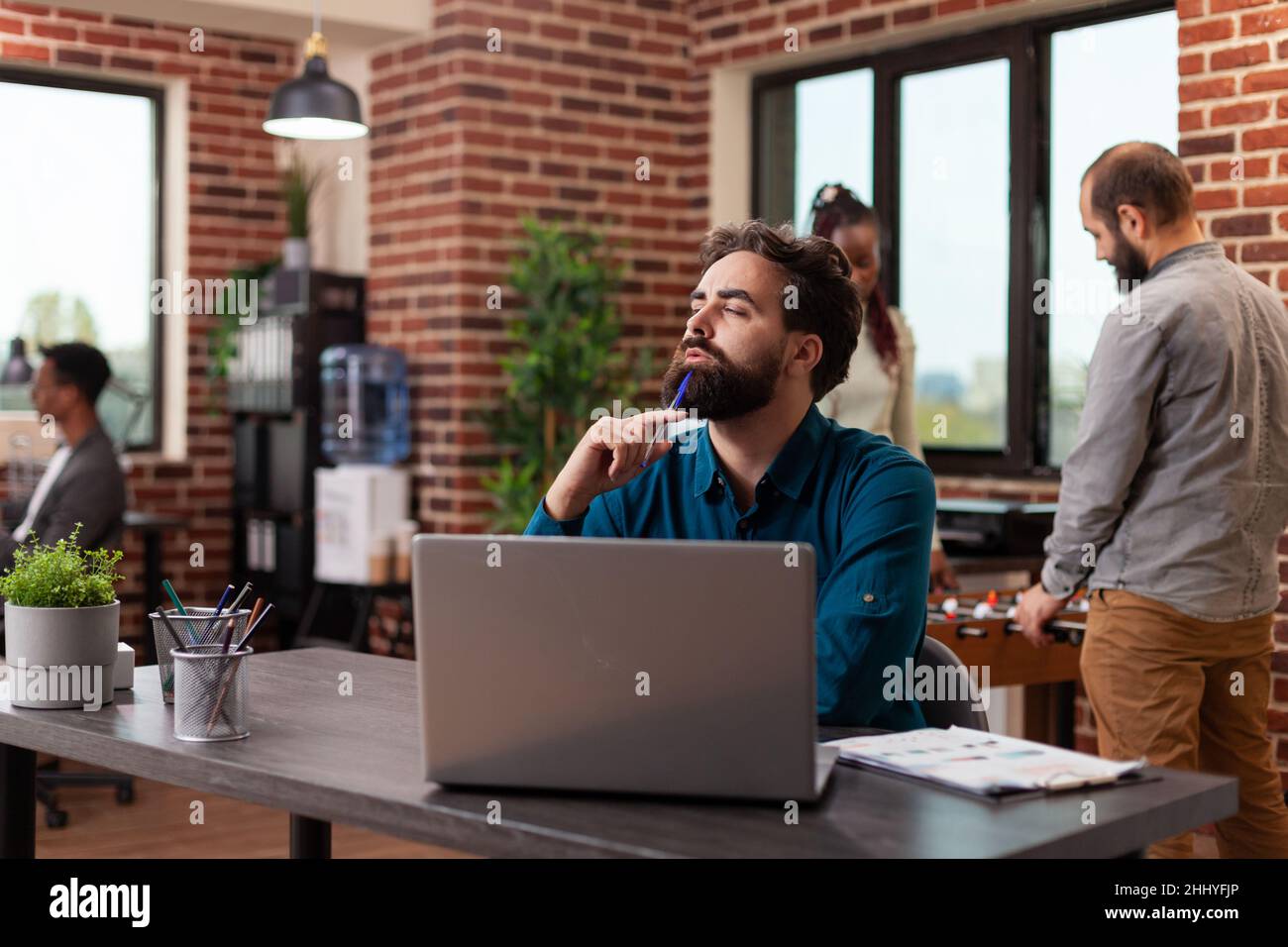 Employee wondering hi-res stock photography and images - Alamy