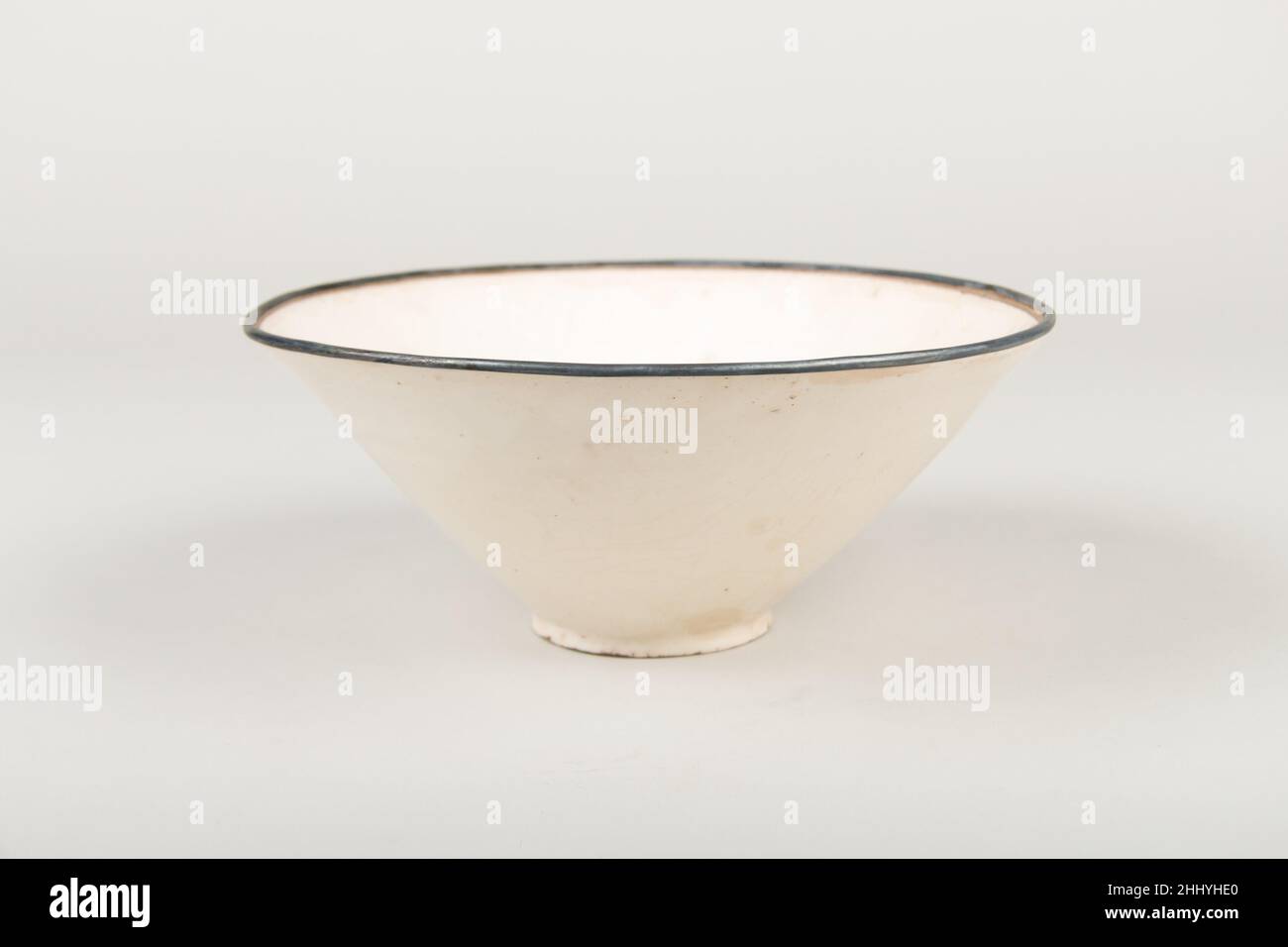 Bowl with floral patterns late 16th–early 17th century China. Bowl with ...