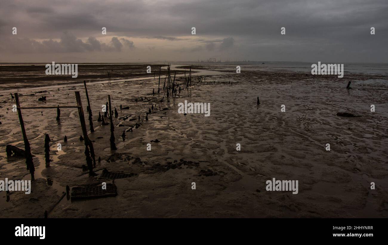 An hold fisherman port going to Lisboa Stock Photo - Alamy
