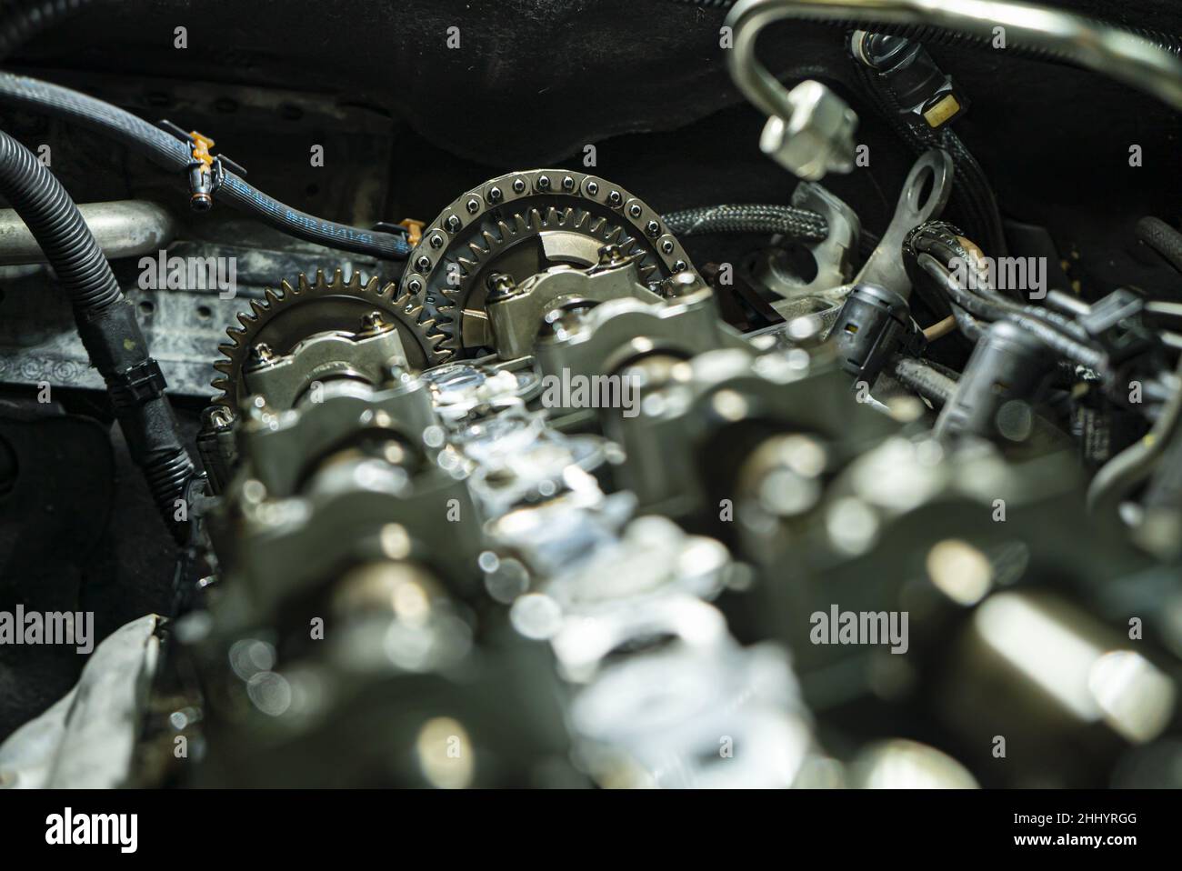 Internal combustion engine cutaway hi-res stock photography and images ...