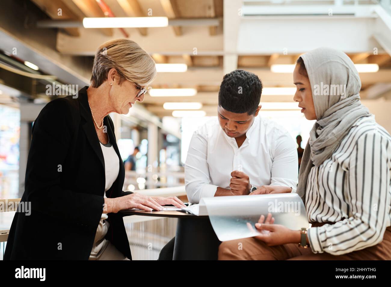 Putting heads together hi-res stock photography and images - Alamy