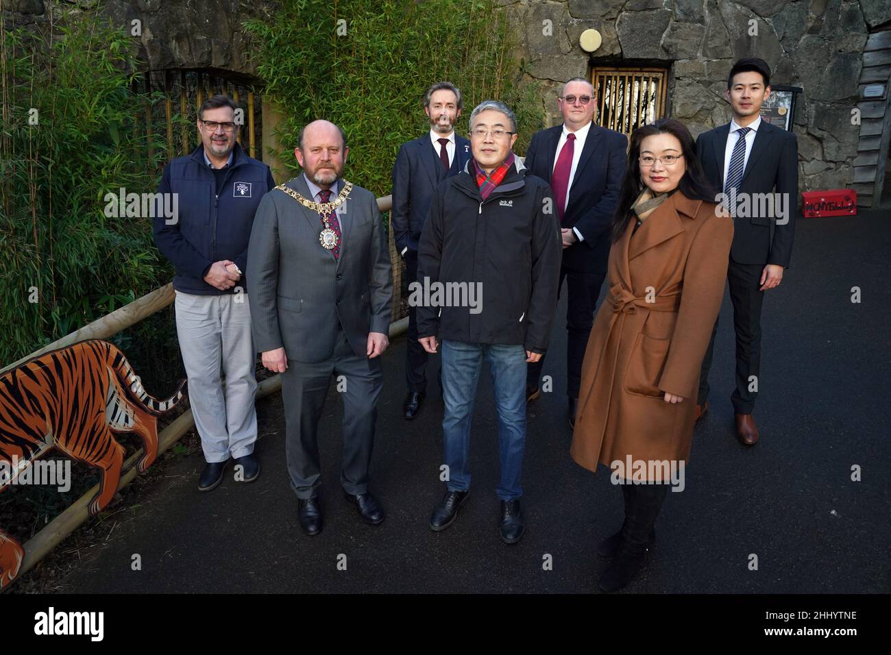 Chinese Consul General in Edinburgh, Ma Qiang (centre) and Lord Provost ...