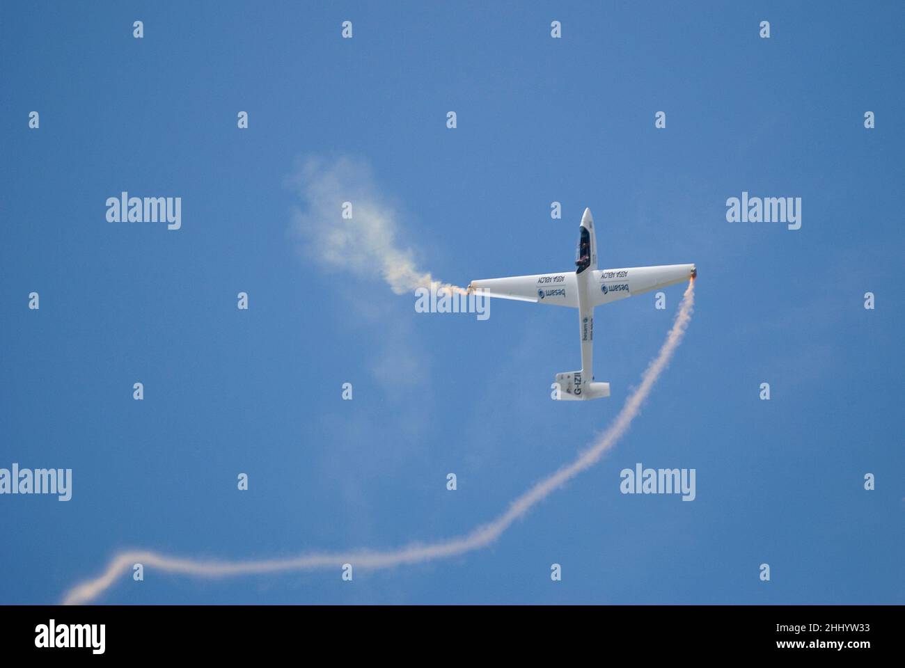 Swift S-1 aerobatic glider display Stock Photo - Alamy