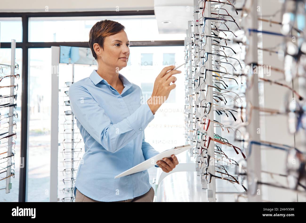 Shelf stocking hi-res stock photography and images - Alamy