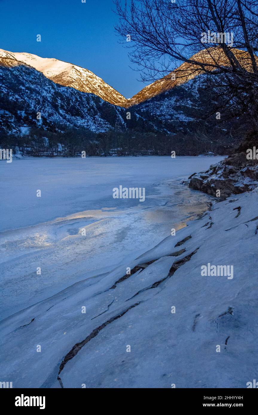 Embalse eis hi-res stock photography and images - Alamy