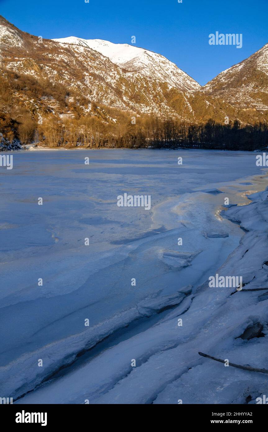 Embalse eis hi-res stock photography and images - Alamy